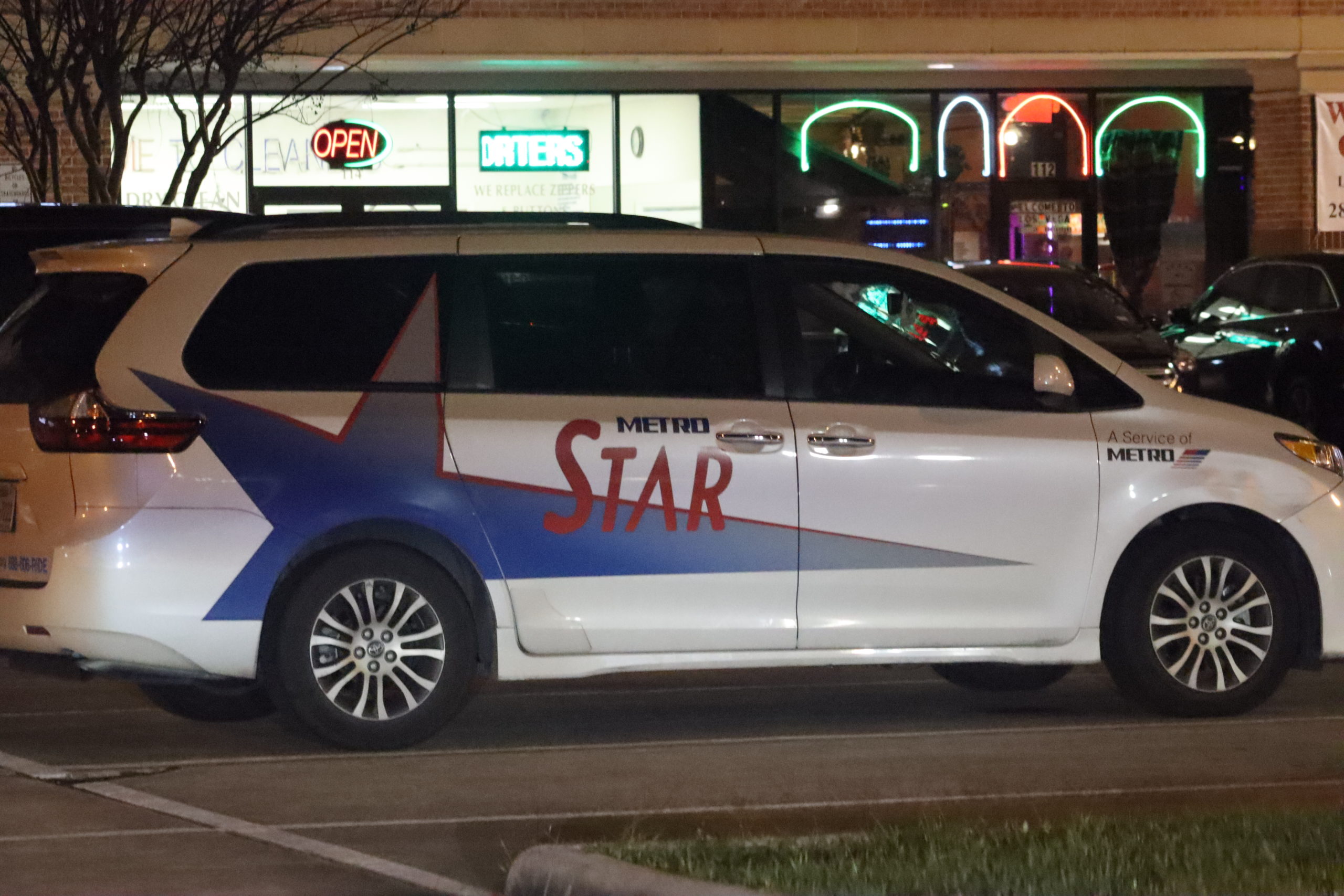 Photo of Metro Star Van in Kroger Parking Lot – Atascocita Shopping ...